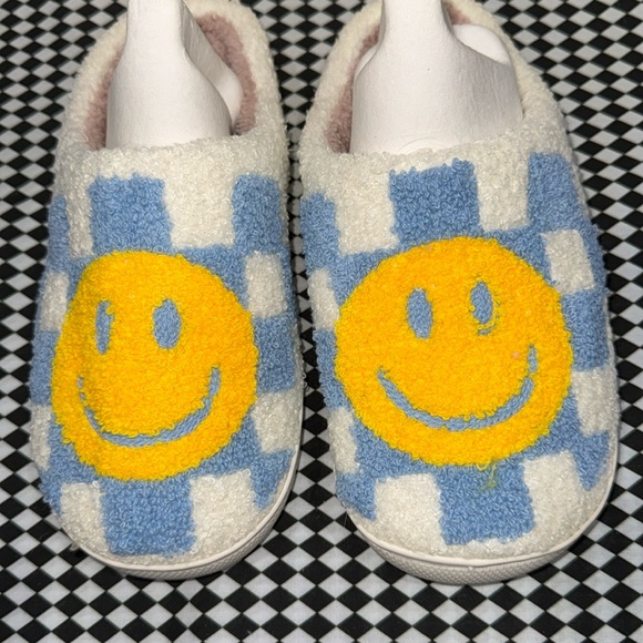 Source Unknown | Shoes | Smiley Face Slippers | Poshmark